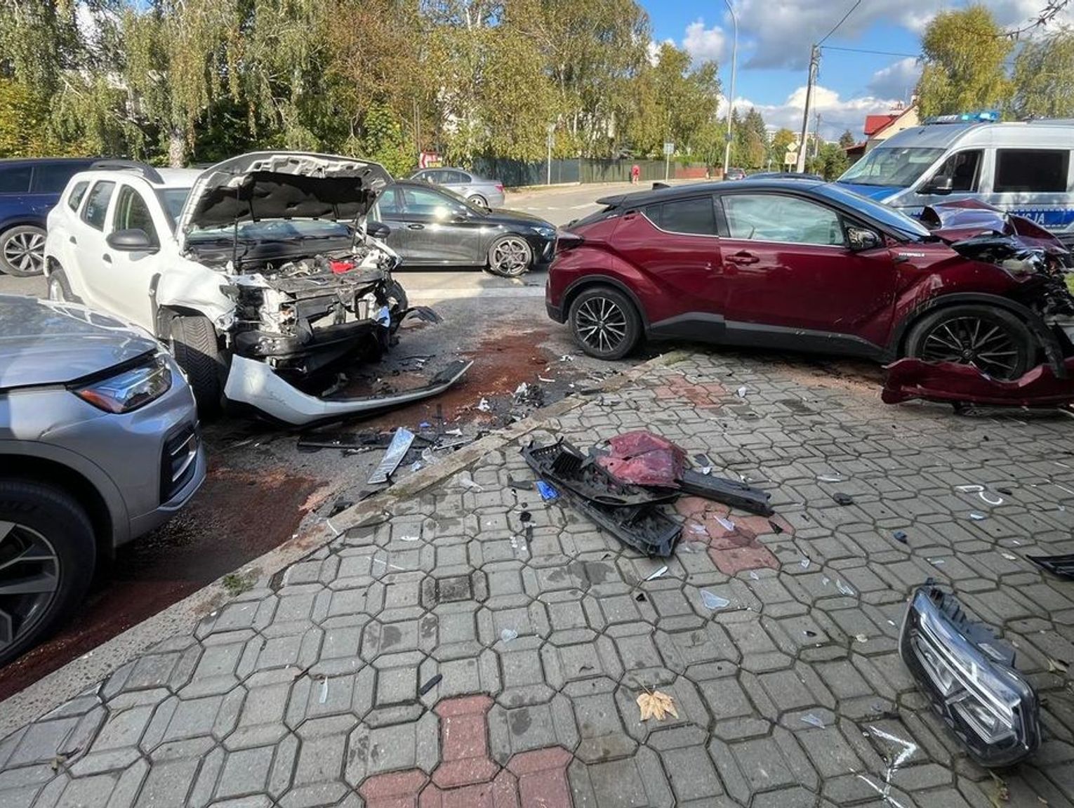 Wypadek trzech aut w Rzeszowie. Dwie osoby w szpitalu